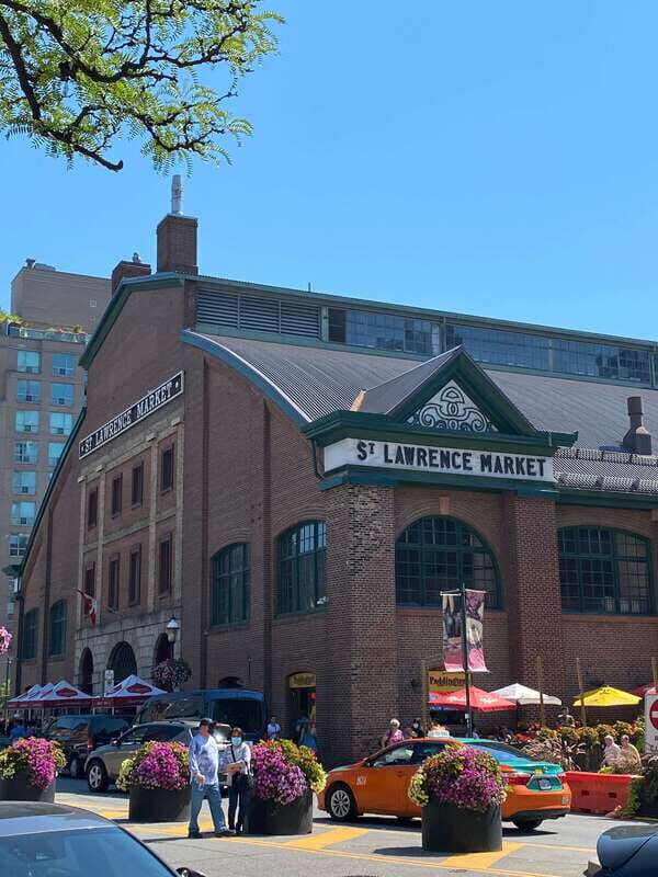 Downtown Toronto: Walking tour experience. English/Spanish - FAQ