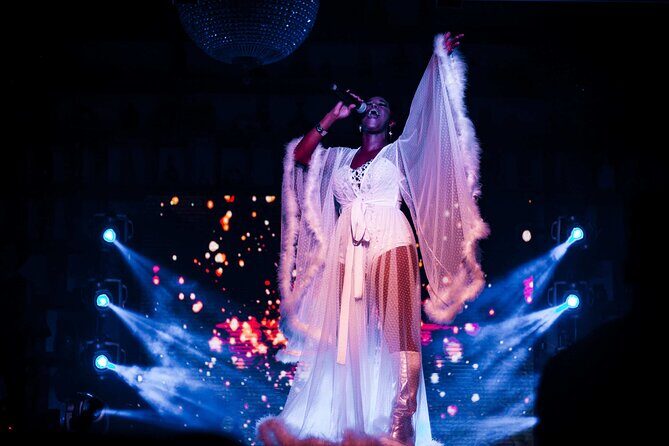 Dragaret Live Music and Dance Show in Cancun - What to Expect During Your Visit