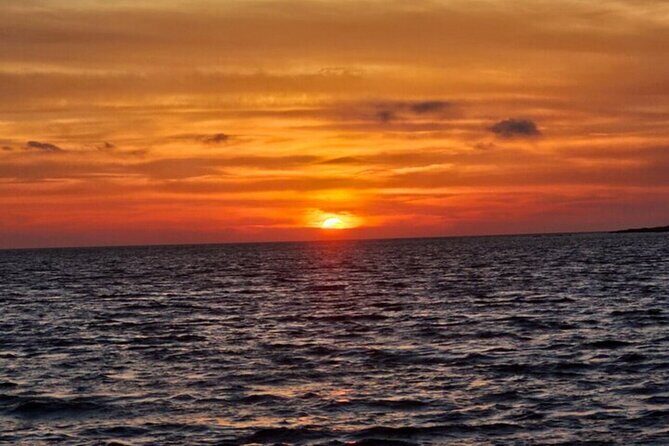 Dreamy Sails - Sunset Tour With Dinner And Wine - Key Points
