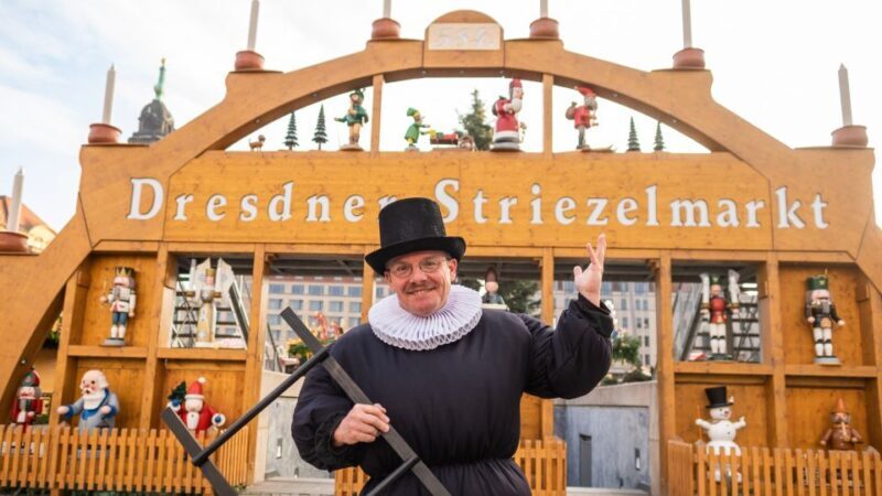 Dresden: Christmas Sightseeing Tour with a 'Pflaumentoffel' - Value for Money