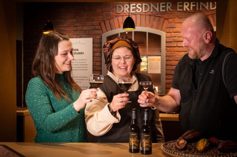 Dresden: Guided Tour with Beer Tasting - Authenticity and Atmosphere
