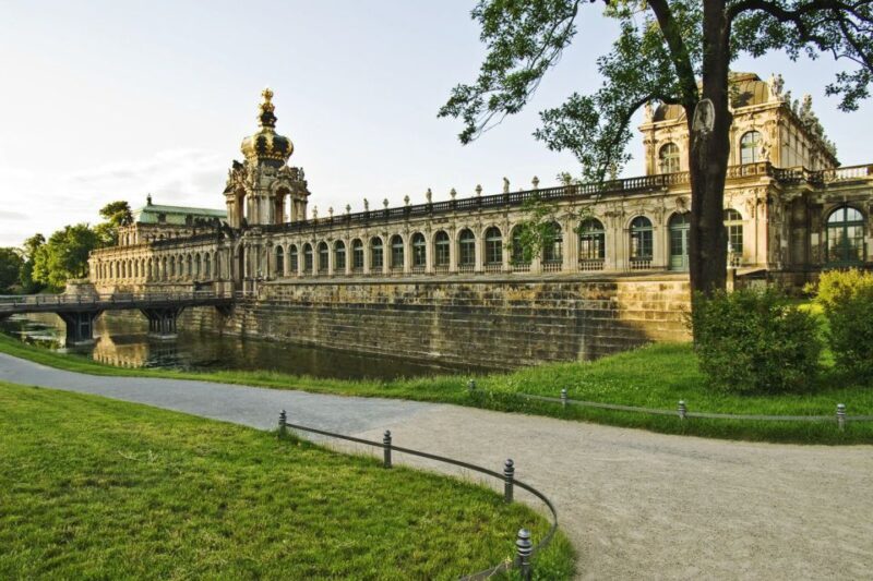 Dresden: Smile Tour with Prosecco - Key Points