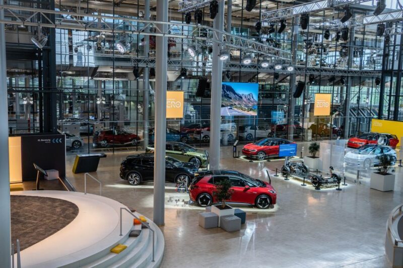 Dresden: Tour of VW's Transparent Factory - Key Points