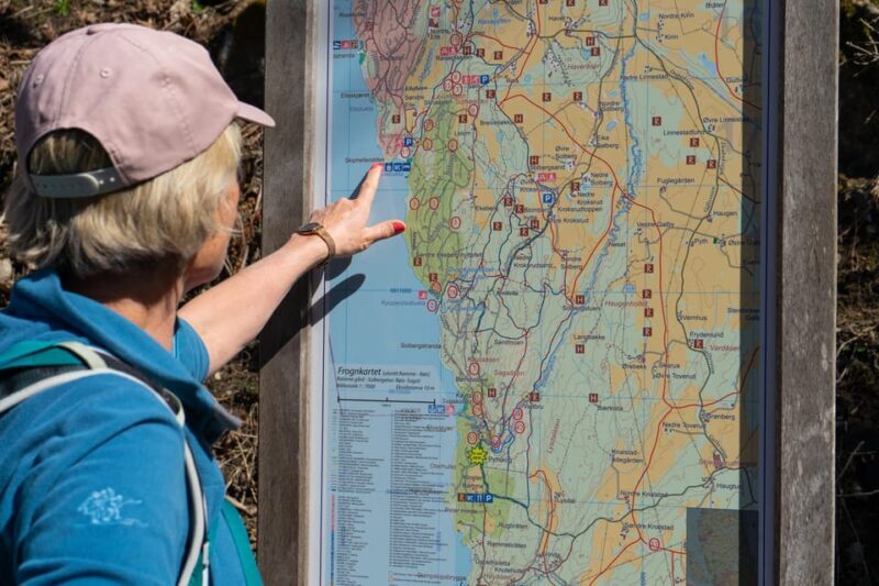 Drøbak: Guided walk along the coastal path and the forest - Exploring the Charm of Drøbak: A Guided Walk Through Coastal Forests and Cultural Highlights