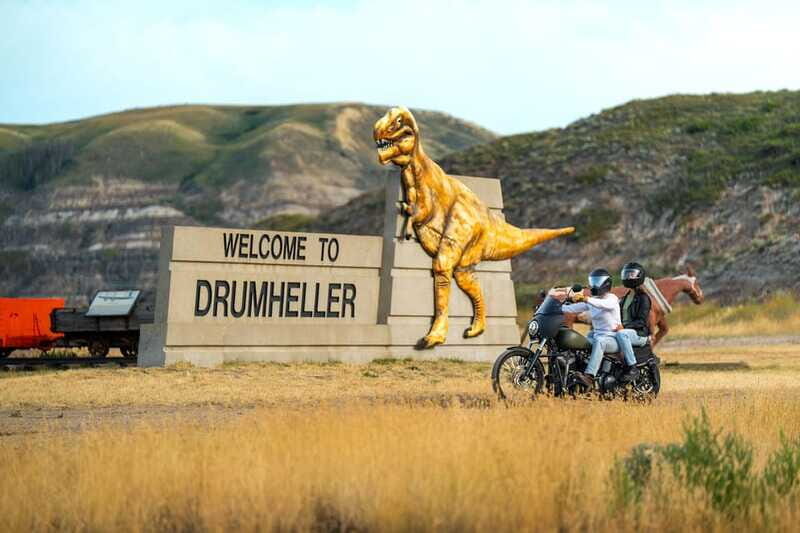 Drumheller: Dinosaurs, Canyons, & Hoodoos Day Tour - Practical Details and Value