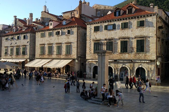 Dubrovnik Old Town: Small-Group Walking Tour With A Local - Key Points