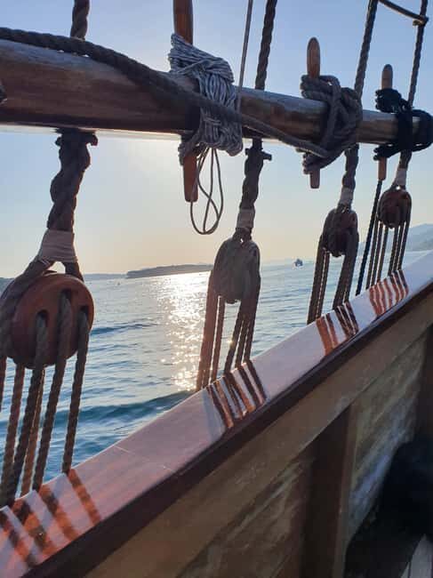 Dubrovnik Old Town Walking Tour and Cruise with Karaka - FAQs