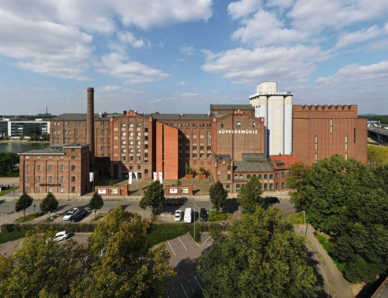 Duisburg: Guided Walking Tour through the inner harbour - FAQ