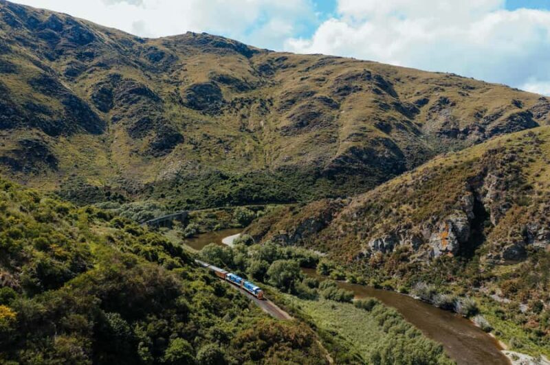 Dunedin: Scenic Railway Tour Through the Taieri Gorge - The Onboard Café & Local Flavors