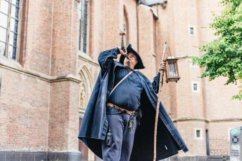 Düsseldorf: Guided Tour with a Night Watchman - Discovering Düsseldorf’s Nighttime Charm