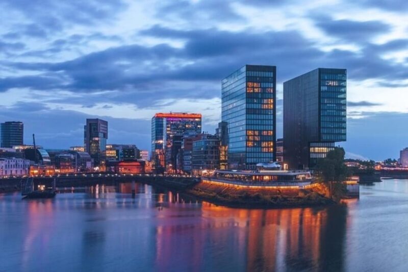 Dusseldorf : Highlights Walking tour with A Guide - The Real Traveler Experience