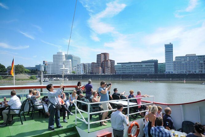Düsseldorf Sightseeing round-trip Cruise - Who Should Consider This Experience?