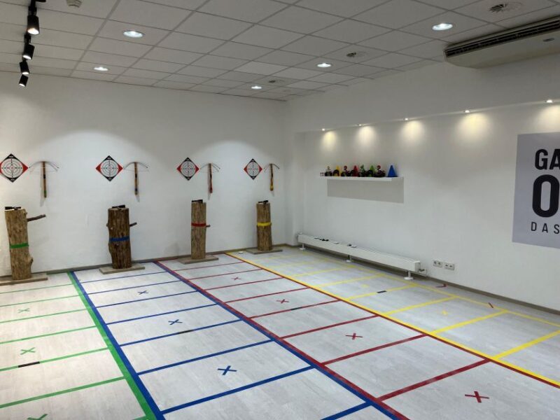 Düsseldorf: The Ultimate Team event (3 rooms - 9 games) - Group Size and Social Dynamics