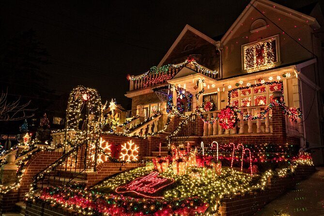 Dyker Heights Holiday Lights Tour Christmas Magic in NYC - A Detailed Look at the Dyker Heights Holiday Lights Tour