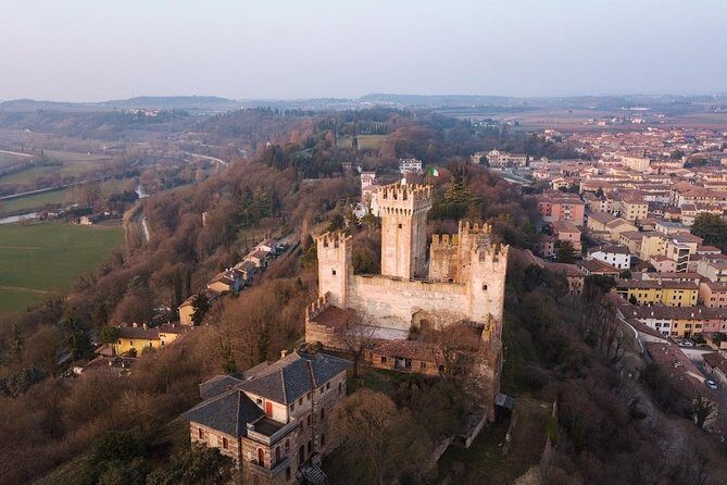 E-bike adventure among medieval castles and old villages - Starting Point and Duration