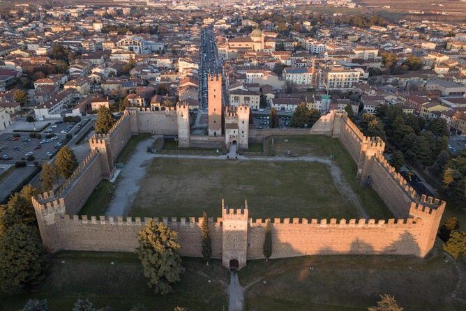 E-bike adventure among medieval castles and old villages - The Guide and Personal Touch