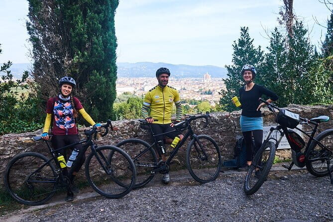 E-bike Chianti Classico & Tuscany tour with Wine & Lunch at Farm - Who Is This Tour Perfect For?