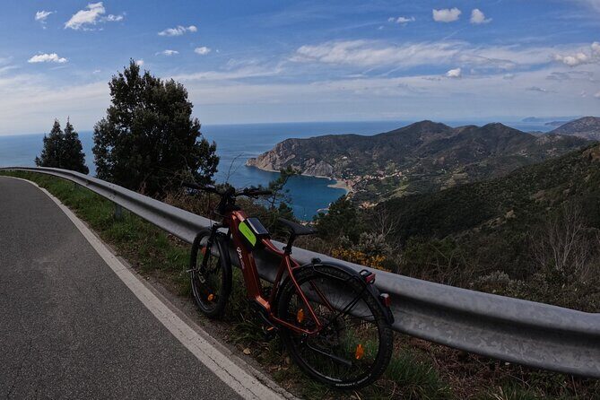 E-Bike Tour in Cinque Terre with Aperitif in Farmhouse - Key Points