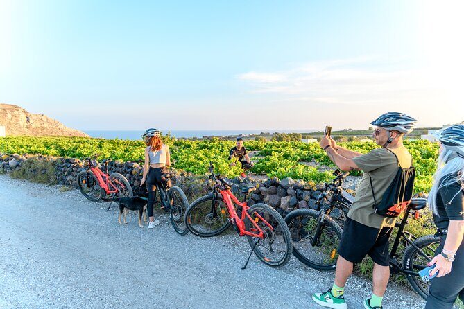 E-Bikes Rental in Santorini - Detailed Breakdown of the Itinerary