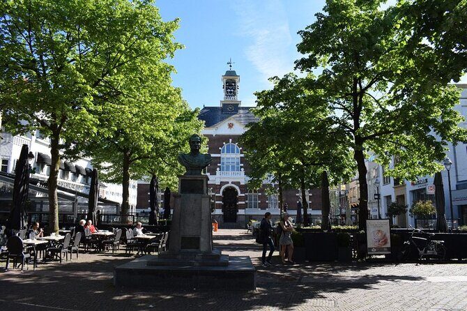 e-Scavenger hunt Apeldoorn: Explore the city at your own pace - The Sum Up