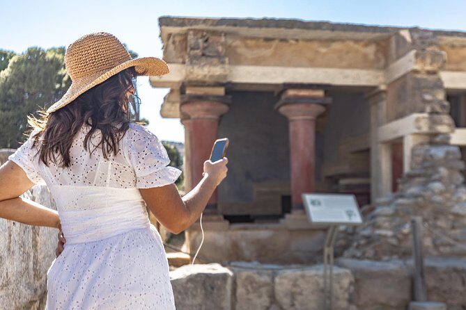 E-Ticket & Audio Tour for Knossos Palace: Unlock Minoan Majesty - Meeting Points and Visiting Tips