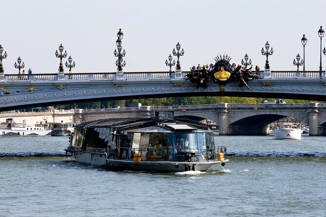Early evening Dinner Cruise with drinks by Bateaux Parisiens - A Closer Look at the Experience