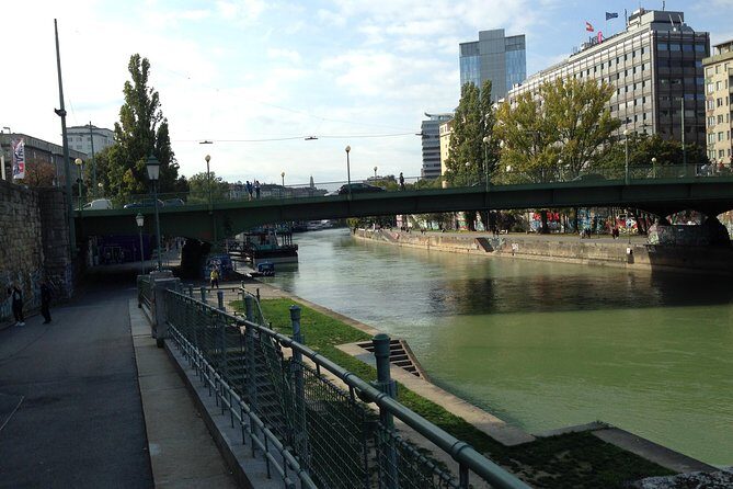 eBike Vienna 90min guided tour - use ebike for the whole day - The Pros and Cons