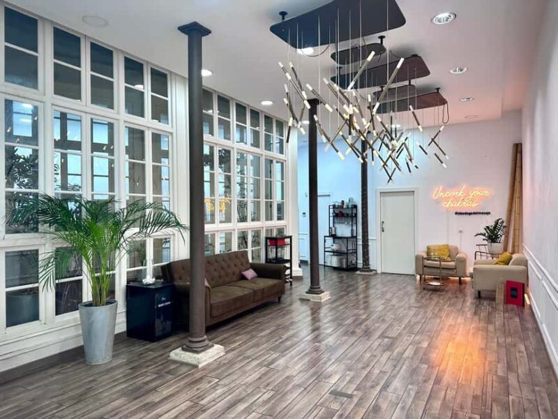 Echegaray 5, Málaga center: Wine & Relax Experience: Massage + Wine tasting - Discover the Wine & Relax Experience in Malaga: A Balanced Blend of Tasting and Tranquility