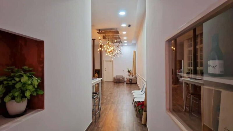 Echegaray 5, Málaga center: Wine & Relax Experience: Massage + Wine tasting - Key Points