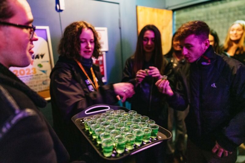 Edinburgh: 7 Bar Pub Crawl with 7 Shots & Discounts - Key Points