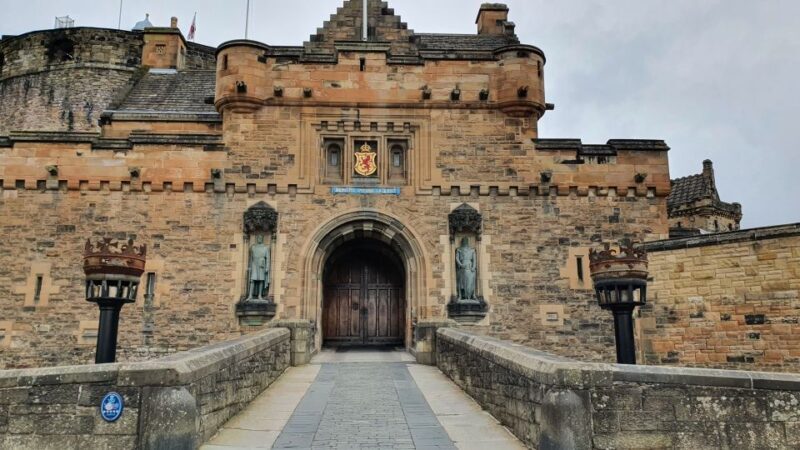 Edinburgh Castle: 120-Minute In-Depth Tour with Expert Guide - Key Points