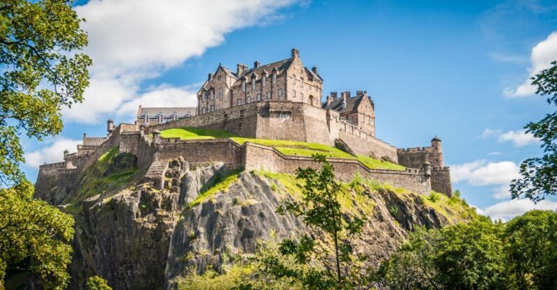 Edinburgh Castle: 120-Minute In-Depth Tour with Expert Guide - Exploring Edinburgh Castle — An Authentic Journey