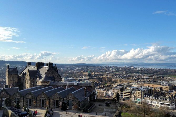 Edinburgh Castle Guided Walking Tour in English - The Experience: What to Expect from the Tour