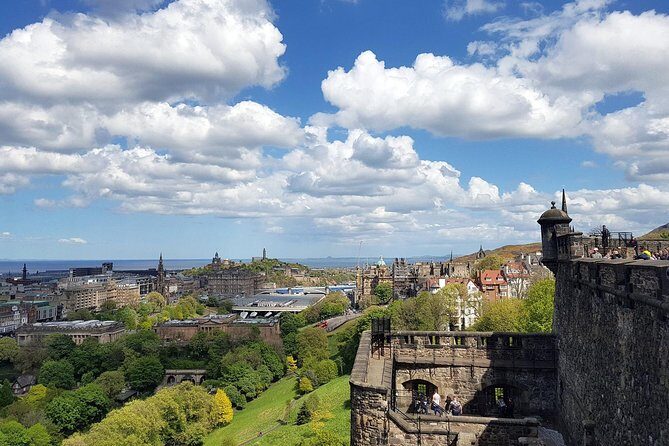 Edinburgh Castle Guided Walking Tour in English - Group Size, Duration, and Practicalities