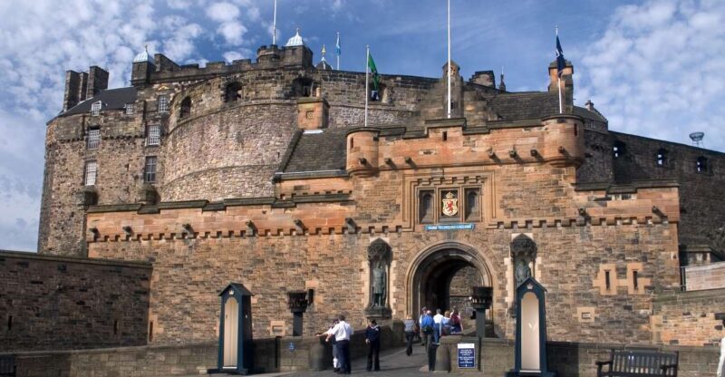 Edinburgh Castle: Guided Walking Tour with Entry Ticket - The Experience: What Travelers Are Saying  