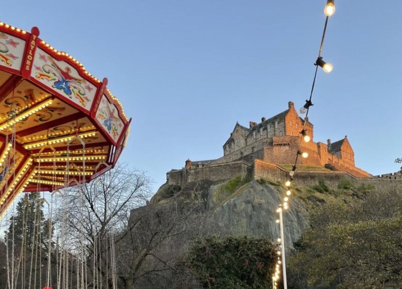 Edinburgh: Christmas Walking Tour with Gingerbread Treat - Key Points