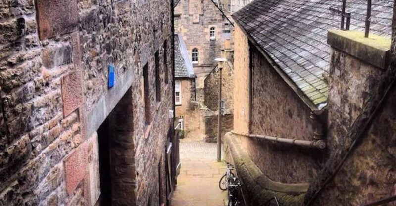 Edinburgh: Dean Village and Circus Lane Walking Tour - Key Points