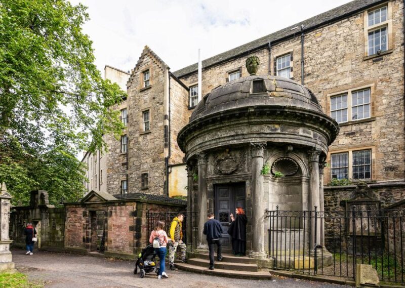 Edinburgh: Haunted Underground Vaults and Graveyard Tour - Our Final Take