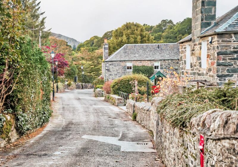 Edinburgh: Loch Ness, Glencoe & the Scottish Highlands Tour - Loch Ness: The Legend and the Reality