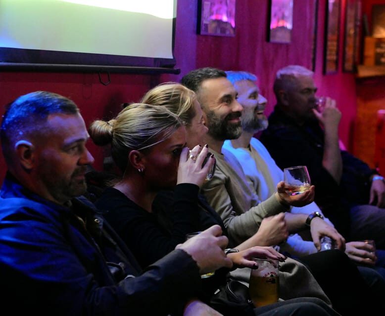 Edinburgh: Mountebank Comedy Whisky Tasting - What to Expect from the Experience