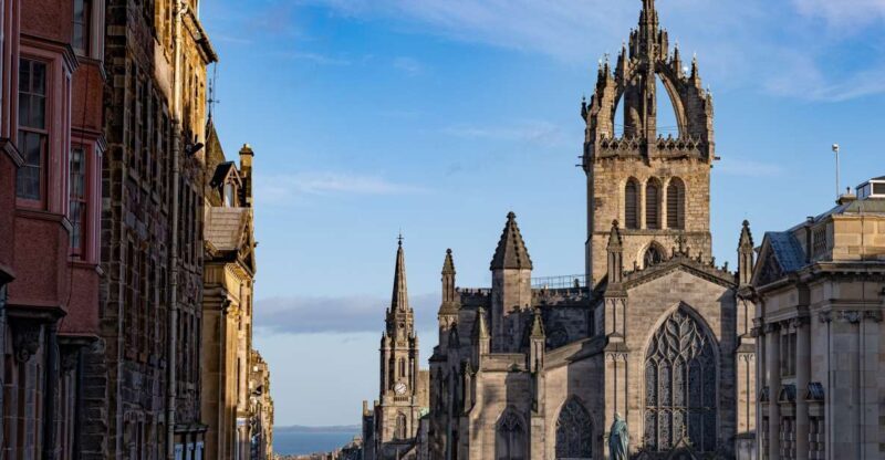 Edinburgh: Old Town History Walking Tour - Exploring Edinburgh’s Old Town: A Walk Through Time
