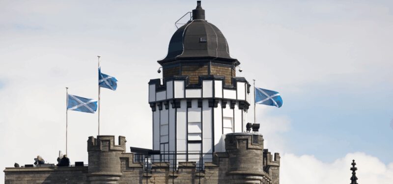 Edinburgh: Old Town Walking Tour with an APP - Why a Smartphone Tour Works Well in Edinburgh