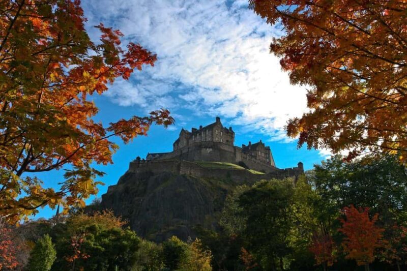 Edinburgh: Private Walking Tour in French with Clémentine - Key Points