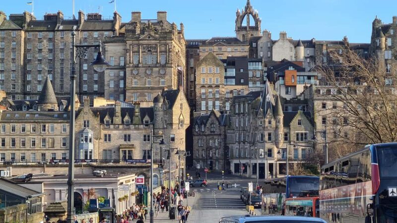 Edinburgh: Private Walking Tour in French with Clémentine - The Writers’ Museum (Pass By)