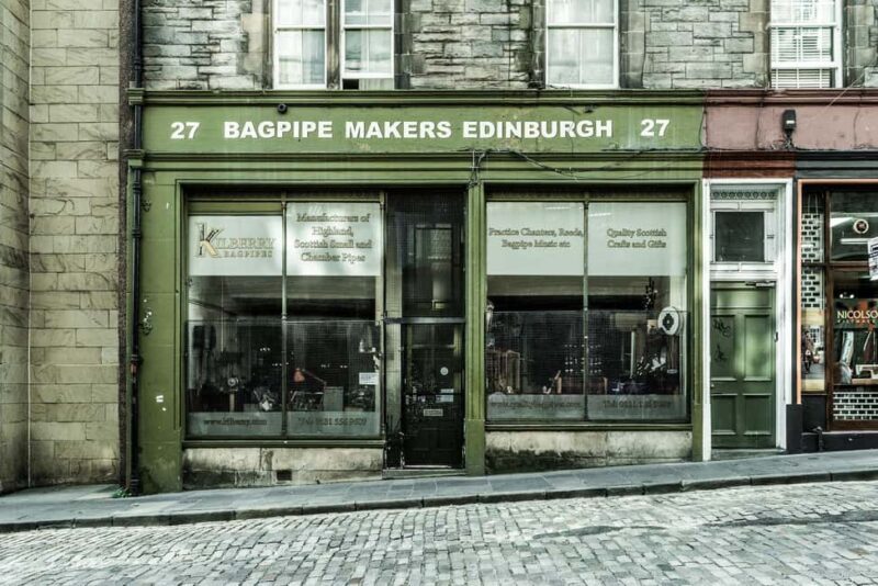 Edinburgh: Private Walking Tour in French with Clémentine - Grassmarket (Pass By)