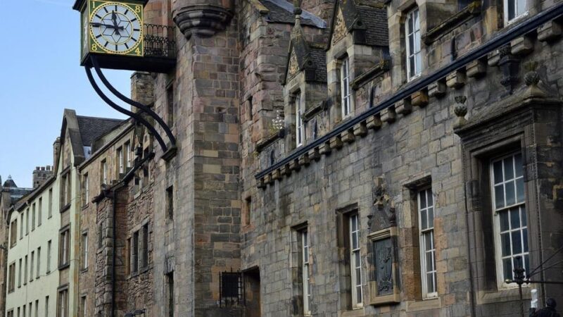 Edinburgh: Royal Mile Walking Tour & Exploration Game - Authentic Experiences and Guest Insights