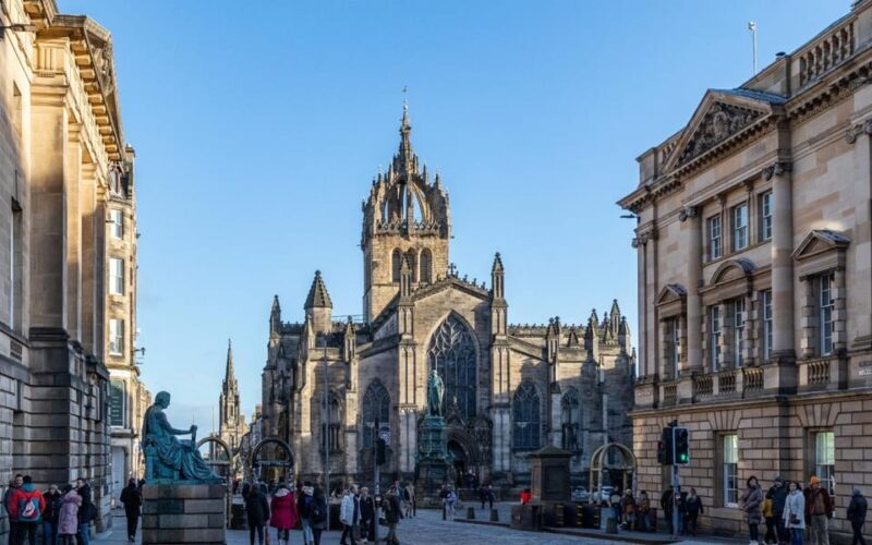Edinburgh: Royal Mile Walking Tour & Exploration Game - FAQ