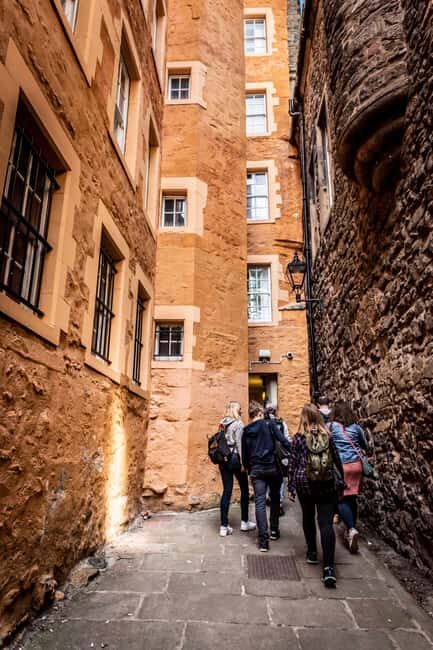 Edinburgh: Stunning Old Town Walking Tour - Key Points