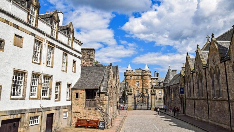 Edinburgh: The Royal City Tour from London - FAQs
