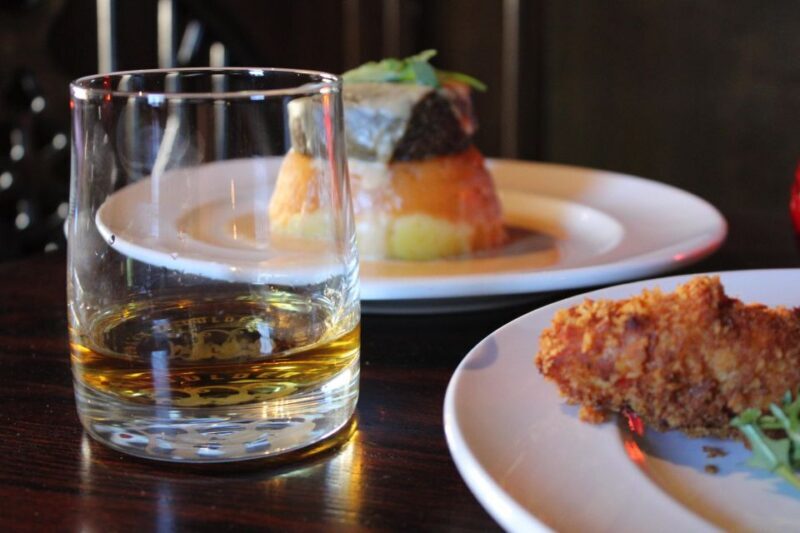 Edinburgh: Whisky Tasting in one of the oldest pubs - Authentic Feedback from Visitors